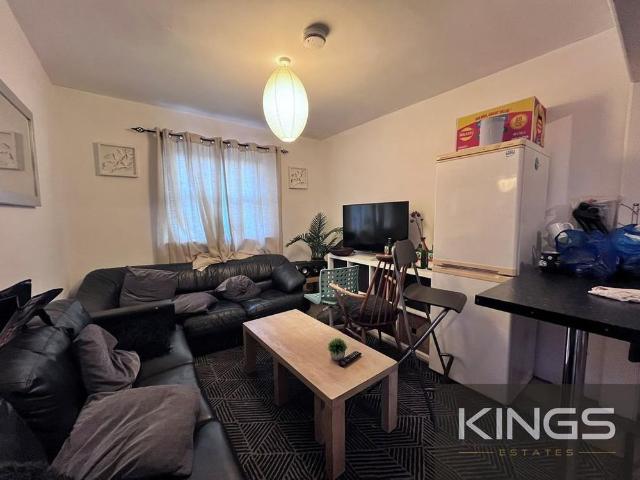 5 bedroom terraced house to rent