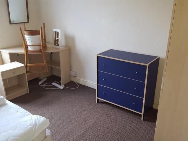 5 bedroom terraced house to rent