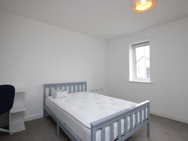 5 bedroom terraced house to rent