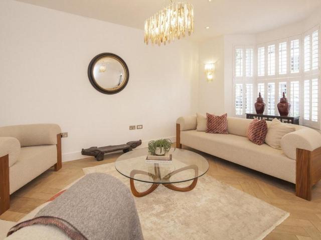 5 bedroom terraced house to rent