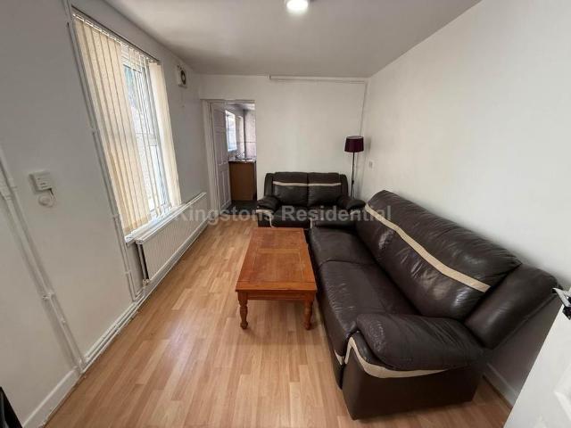 5 bedroom terraced house to rent