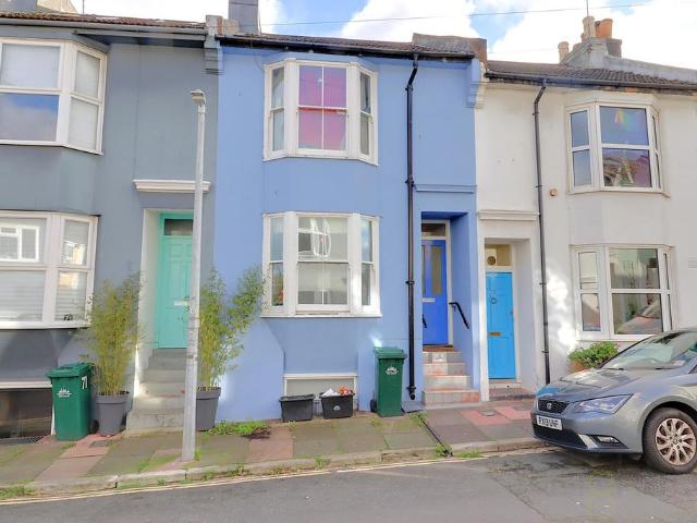 5 bedroom terraced house to rent