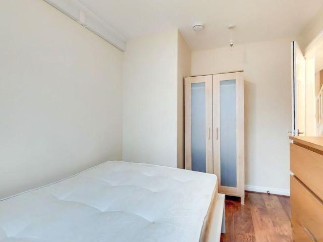 5 bedroom terraced house to rent