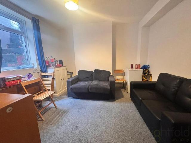 5 bedroom terraced house to rent