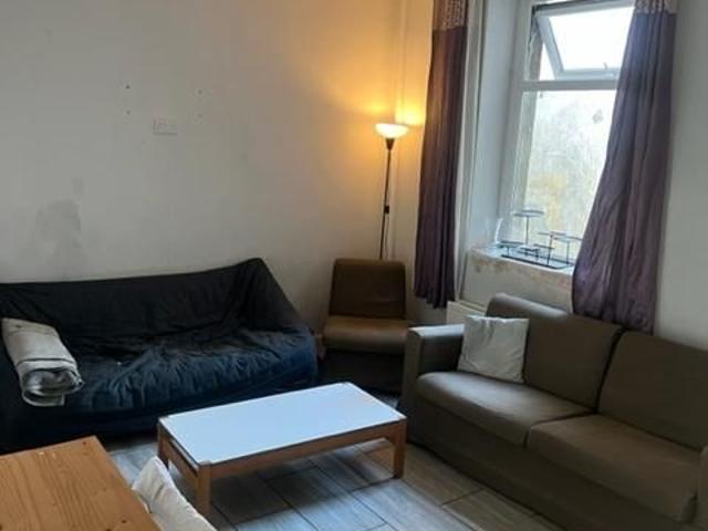 5 bedroom terraced house to rent