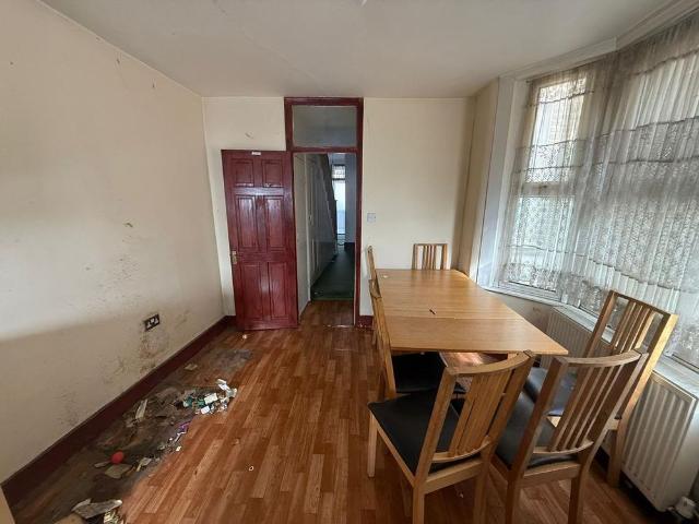 5 bedroom terraced house to rent