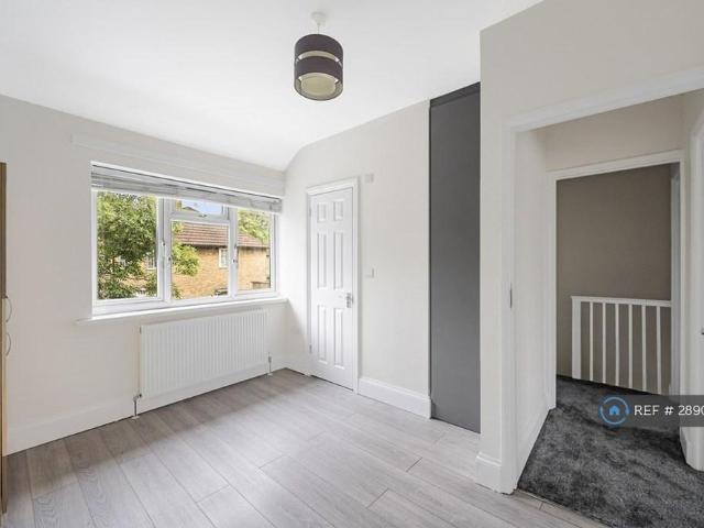 5 bedroom terraced house to rent