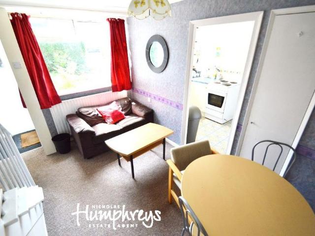 5 bedroom terraced house to rent