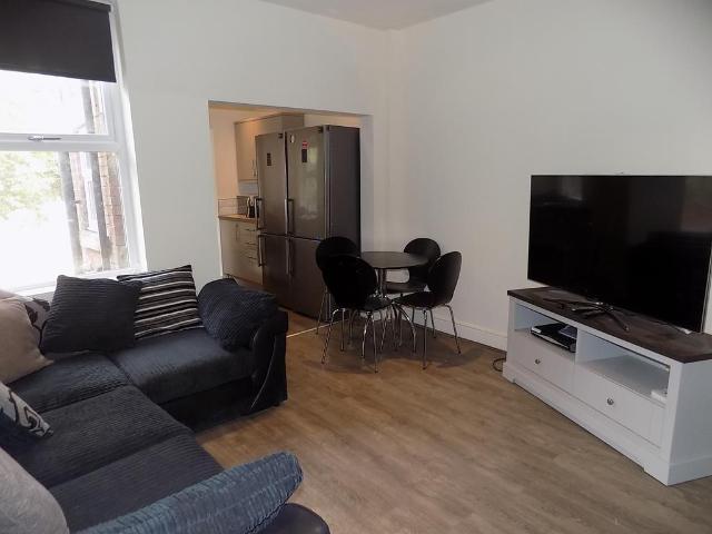 5 bedroom terraced house to rent