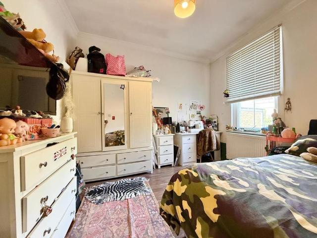 5 bedroom terraced house to rent
