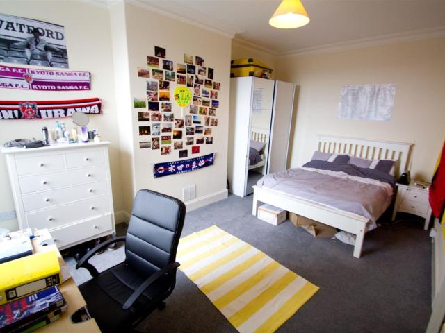 5 bedroom terraced house to rent