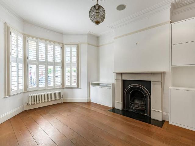 5 bedroom terraced house to rent
