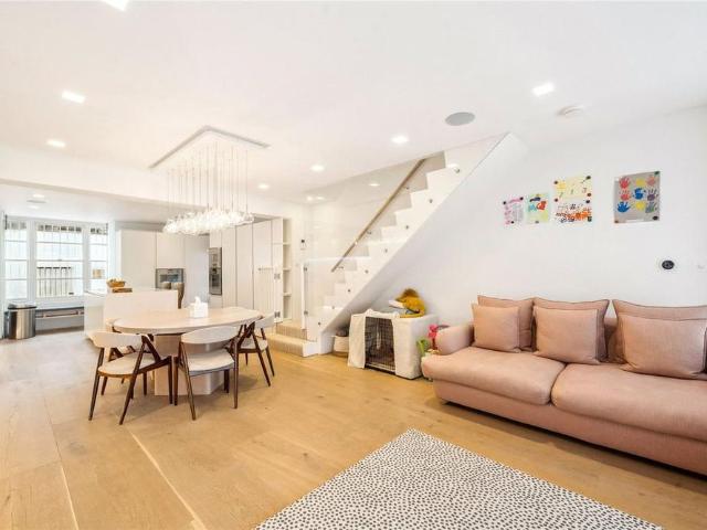 5 bedroom terraced house to rent