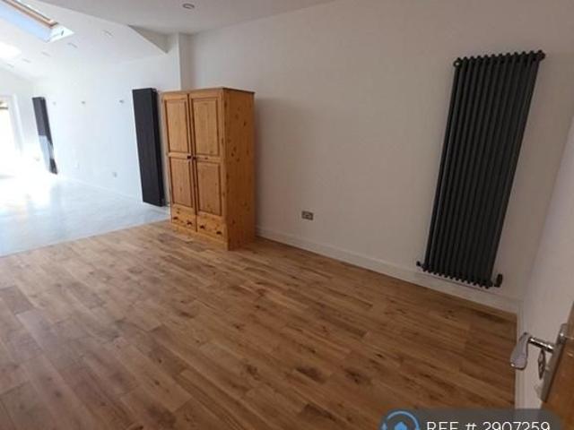5 bedroom terraced house to rent