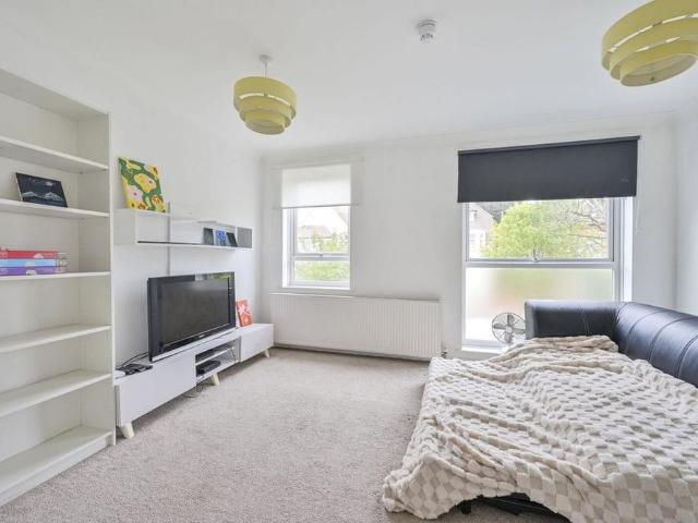 5 bedroom terraced house to rent