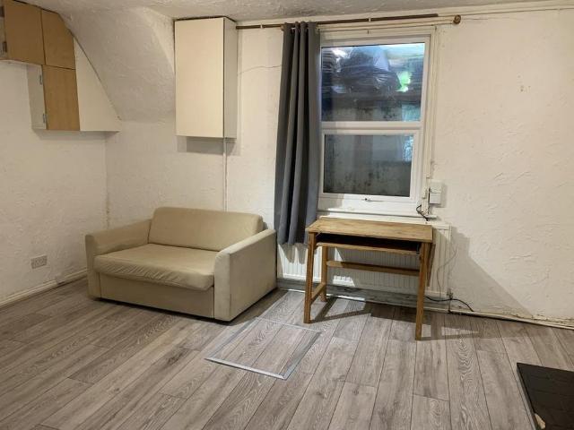 5 bedroom terraced house to rent