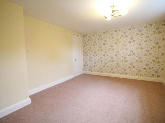 5 bedroom terraced house to rent