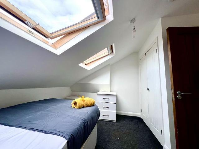 5 bedroom terraced house to rent