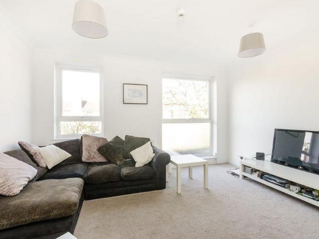 5 bedroom terraced house to rent
