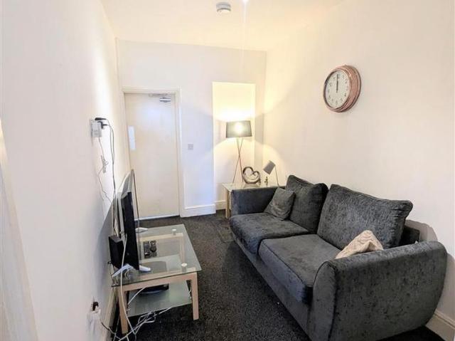 5 bedroom terraced house to rent