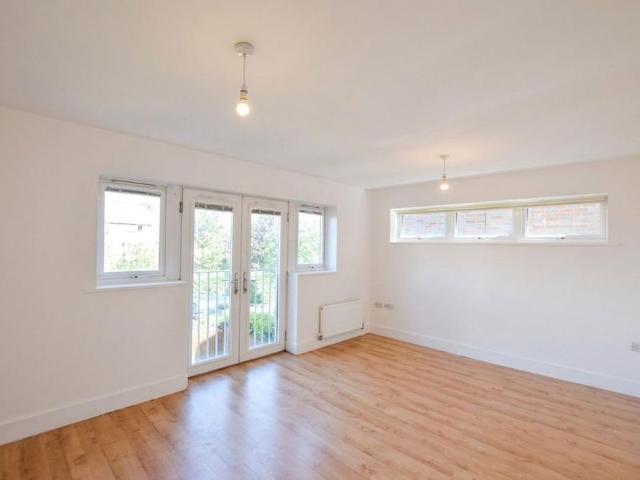 5 bedroom terraced house to rent