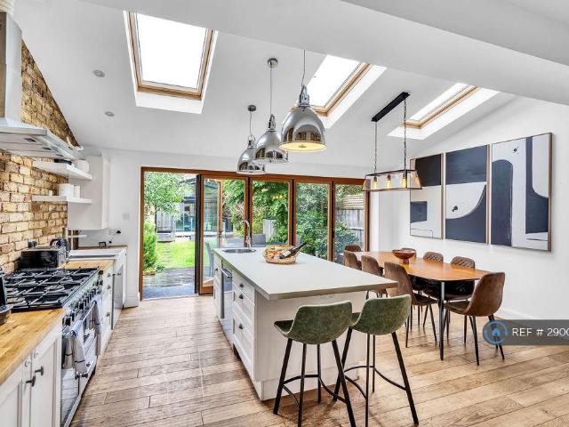 5 bedroom terraced house to rent