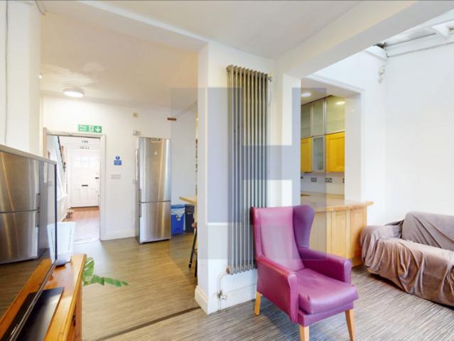 5 bedroom terraced house to rent