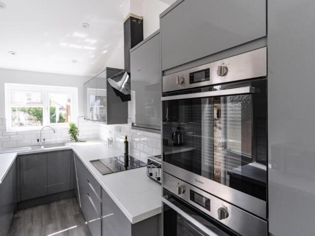 5 bedroom terraced house to rent