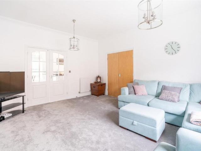 5 bedroom terraced house to rent