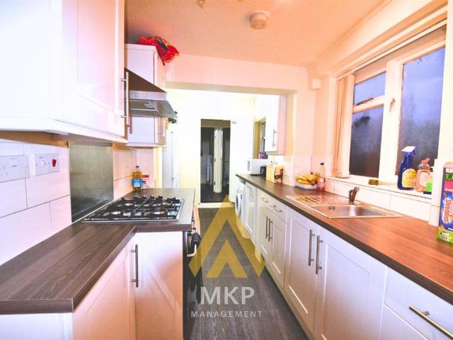 5 bedroom terraced house to rent