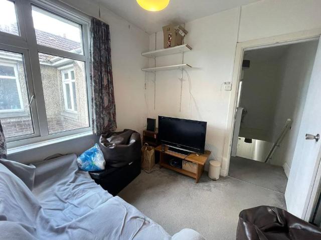 5 bedroom terraced house to rent