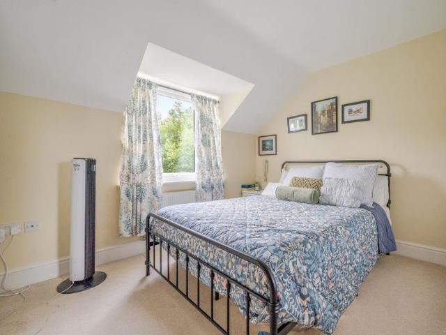 5 bedroom terraced house to rent
