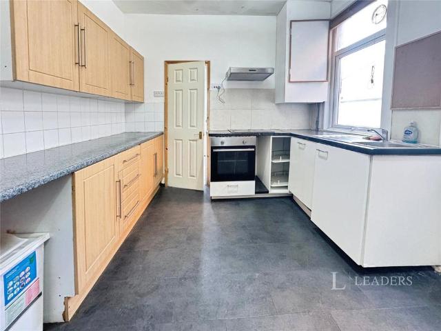 5 bedroom terraced house to rent