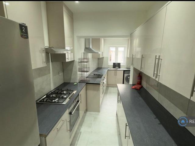 5 bedroom terraced house to rent