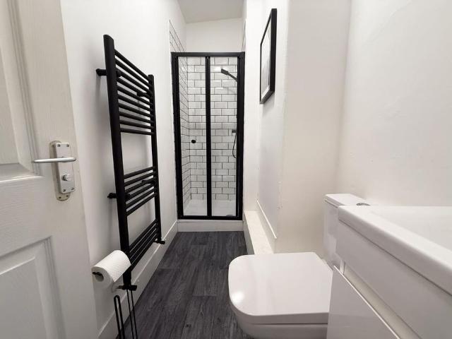 5 bedroom terraced house to rent