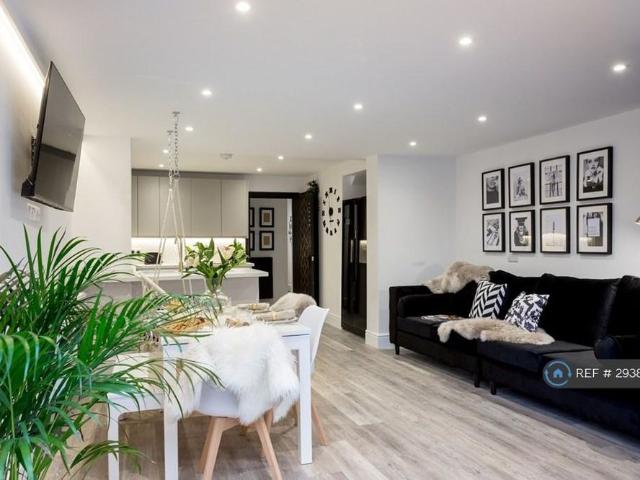 5 bedroom terraced house to rent