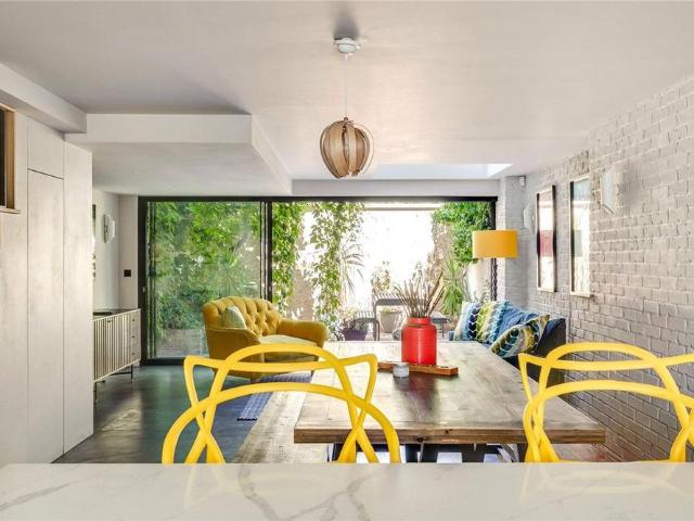 5 bedroom terraced house to rent