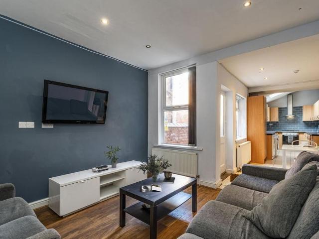 5 bedroom terraced house to rent