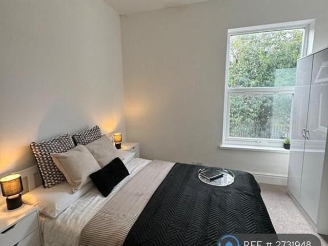 5 bedroom terraced house to rent