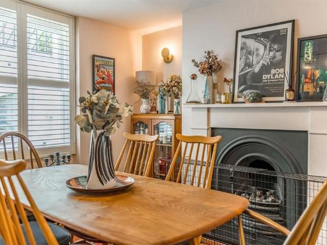 5 bedroom terraced house to rent