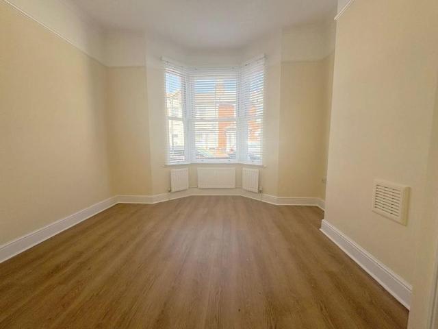5 bedroom terraced house to rent
