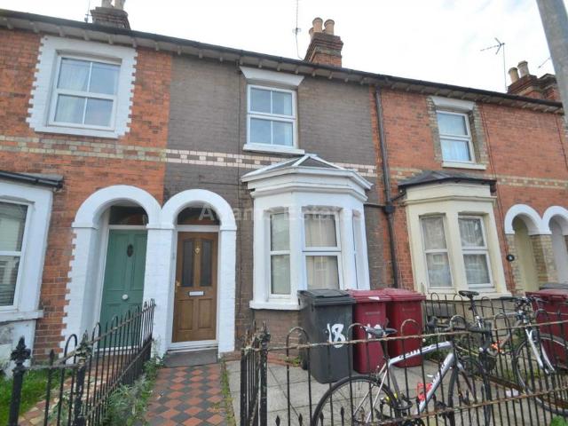 5 bedroom terraced house to rent
