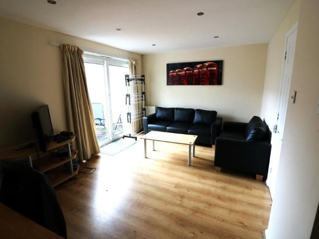 5 bedroom terraced house to rent