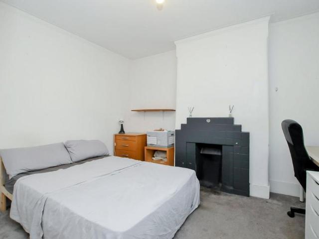 5 bedroom terraced house to rent