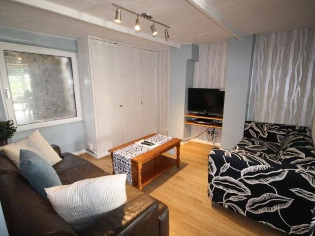 5 bedroom terraced house to rent