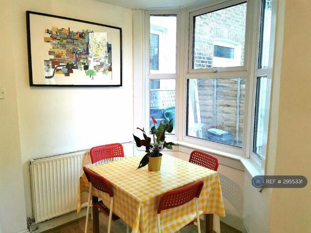 5 bedroom terraced house to rent