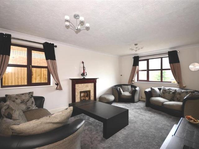 5 bedroom terraced house to rent