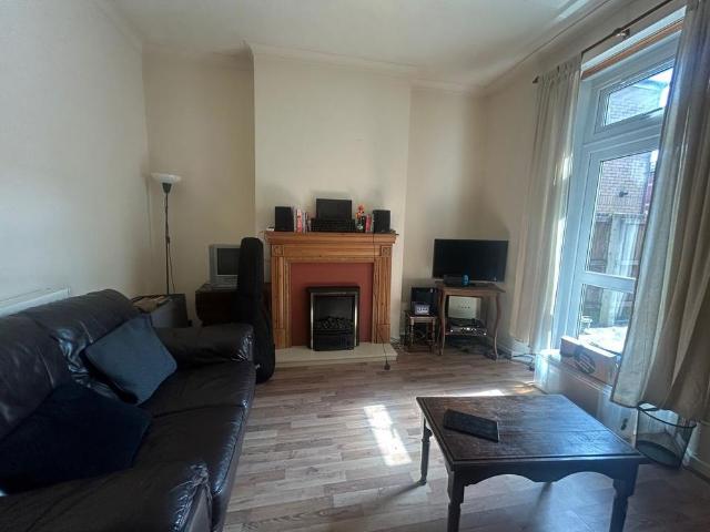 5 bedroom terraced house to rent