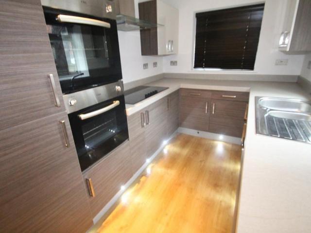 5 bedroom terraced house to rent