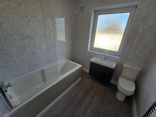 5 bedroom terraced house to rent